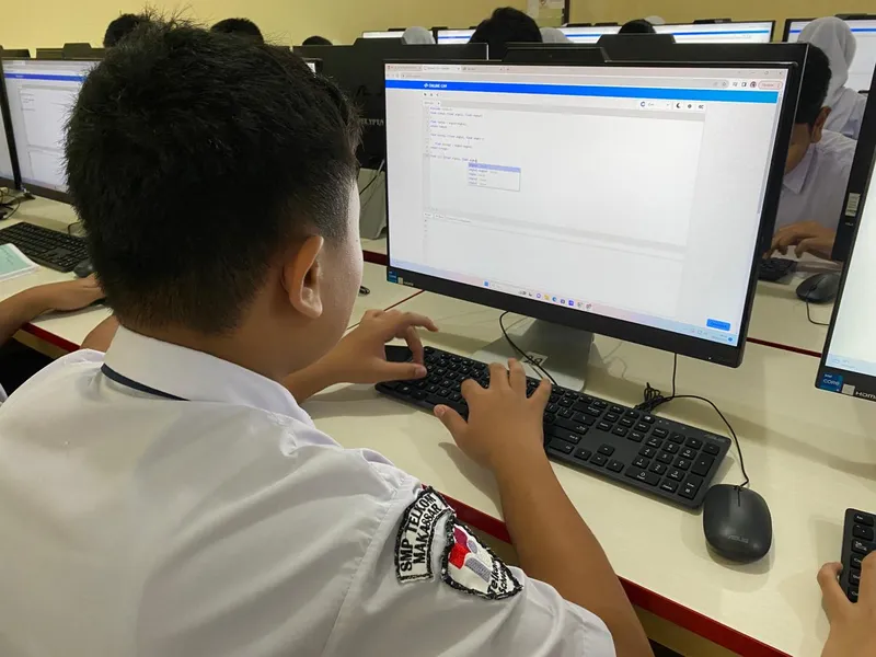 Belajar Jadi Programmer Mulai dari SMP di Sekolah Yayasan Pendidikan ...