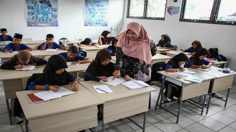 Pemerintah Naikkan Anggaran Gaji dan Tunjangan Guru pada 2026